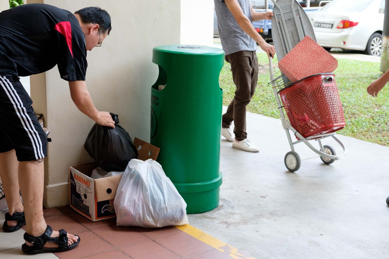This Man Eats Leftover Pizzas From Trash Cans