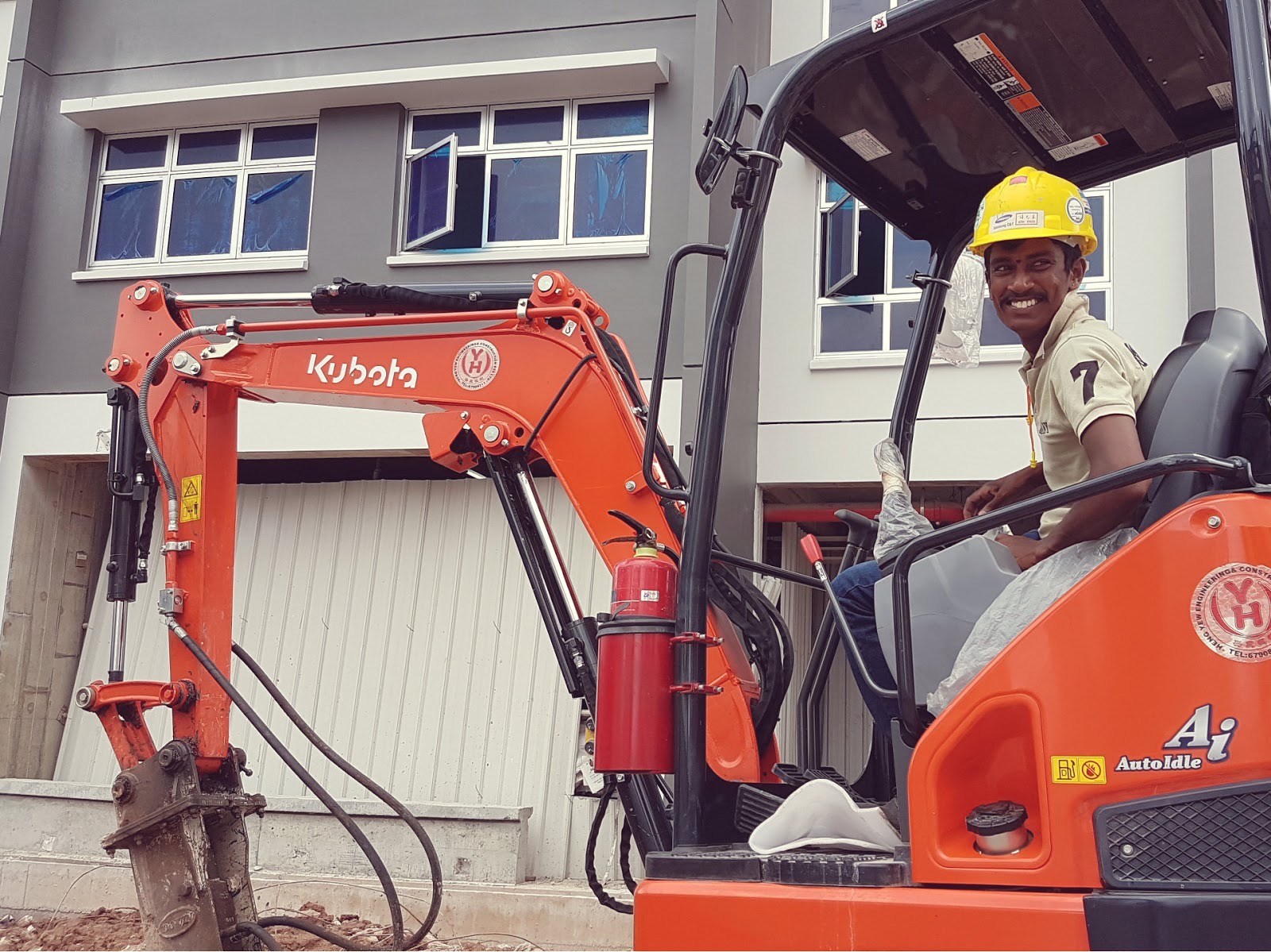 From Red to Yellow: What Do Different Construction Worker Helmets Mean?