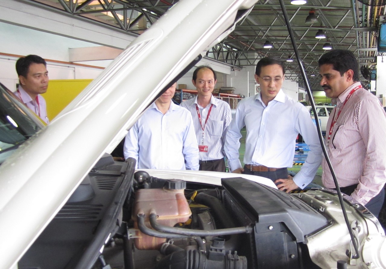 The Real Desmond Kuek, According to Past and Present SMRT Employees