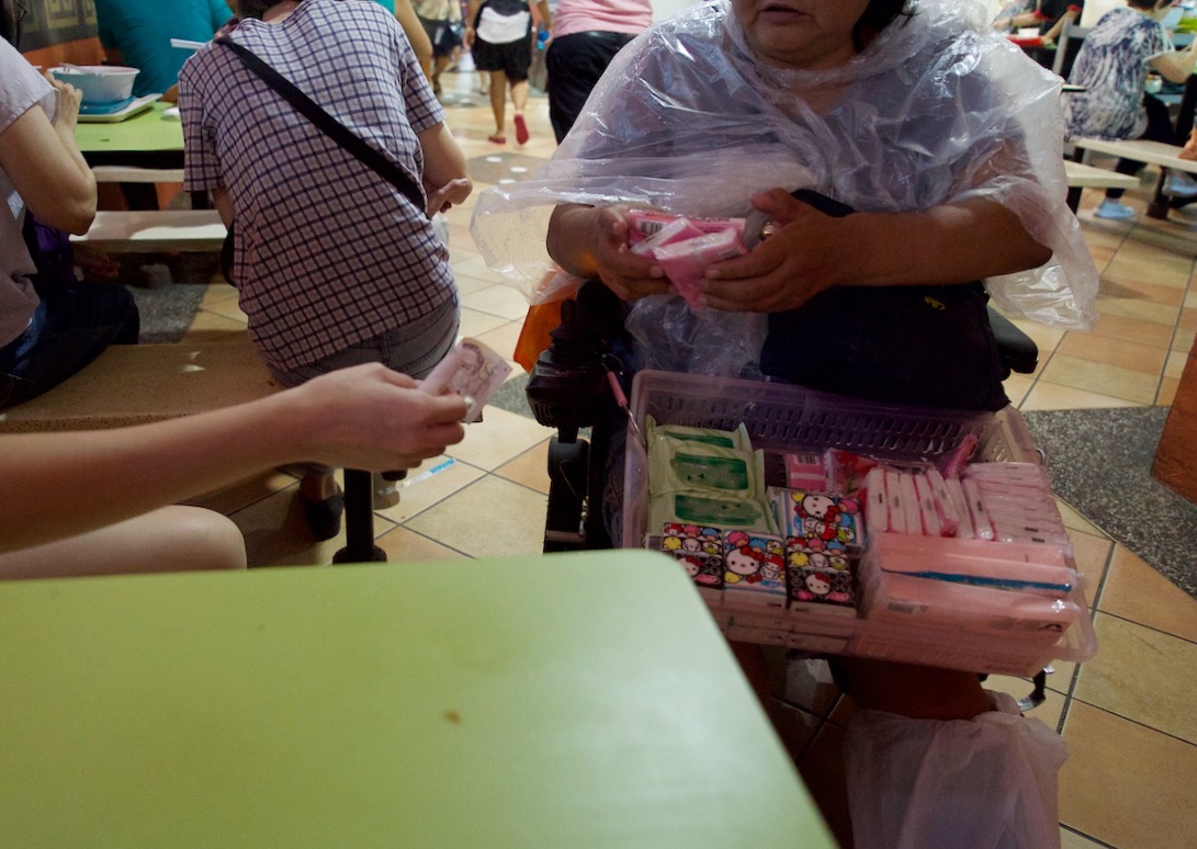 What I Learnt While Trying To Track Down A Tissue-Selling Auntie