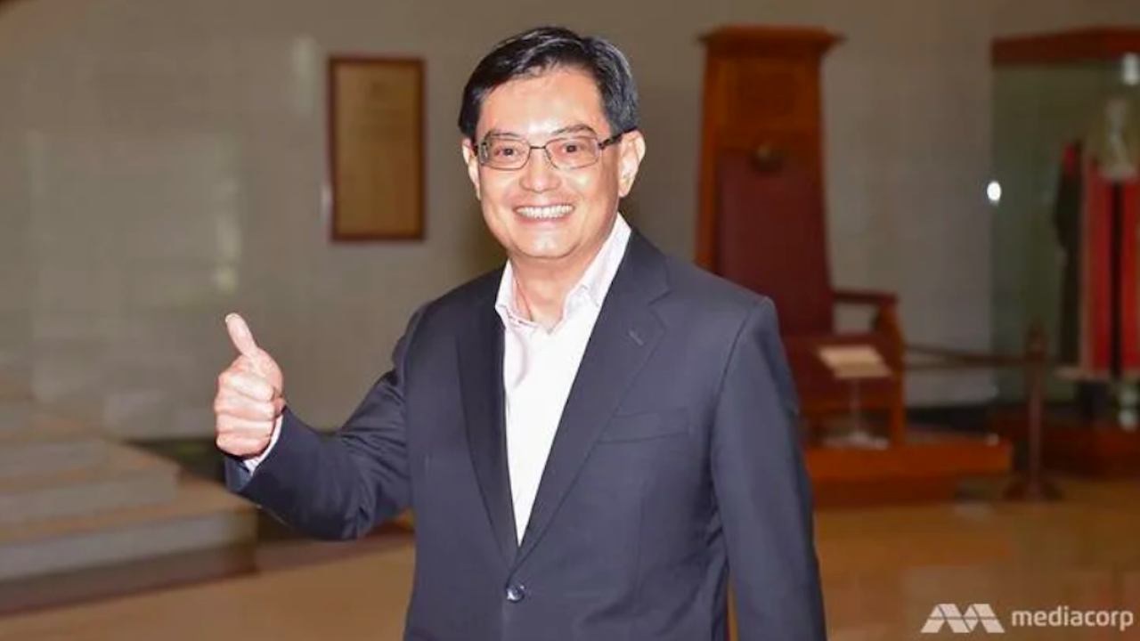 Heng Swee Keat Waving in Every Single Photo of Him is a 2019 Mood