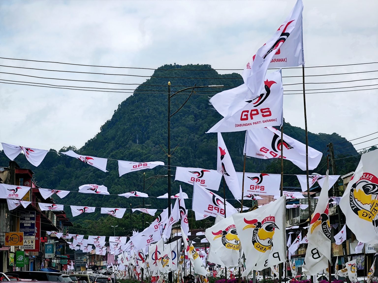 GE15: In Malaysian Elections, The Real War Is Between Flags