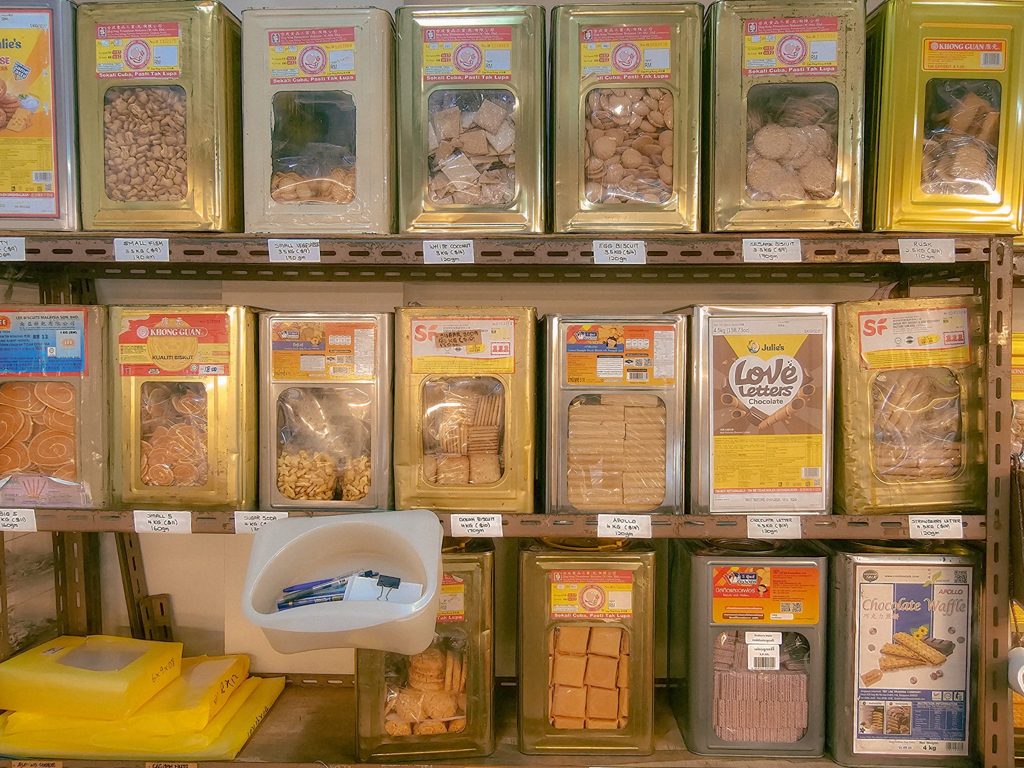 Nostalgic Nibbles: Singaporeans Share the Old-School Snacks They Miss