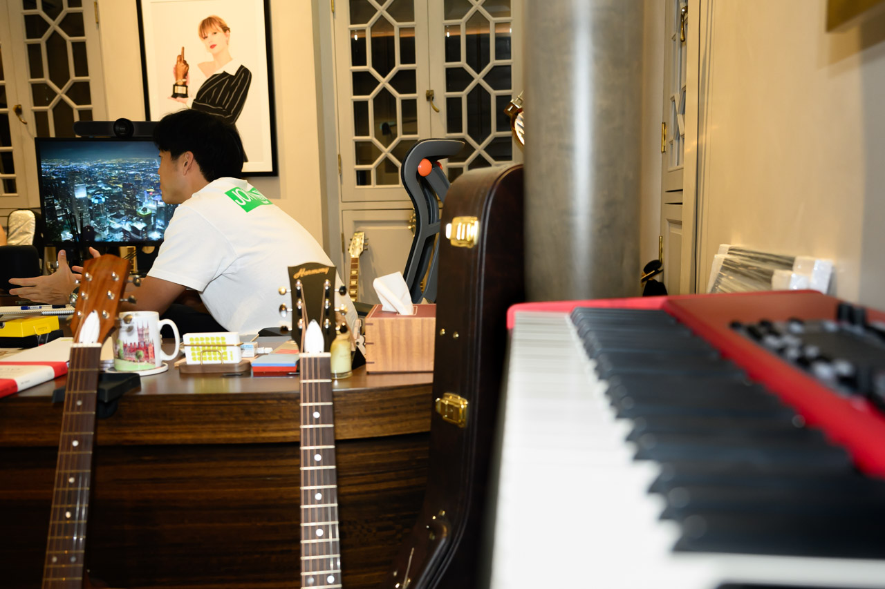 A Press-Shy Music Mogul Tries to Talk About Himself